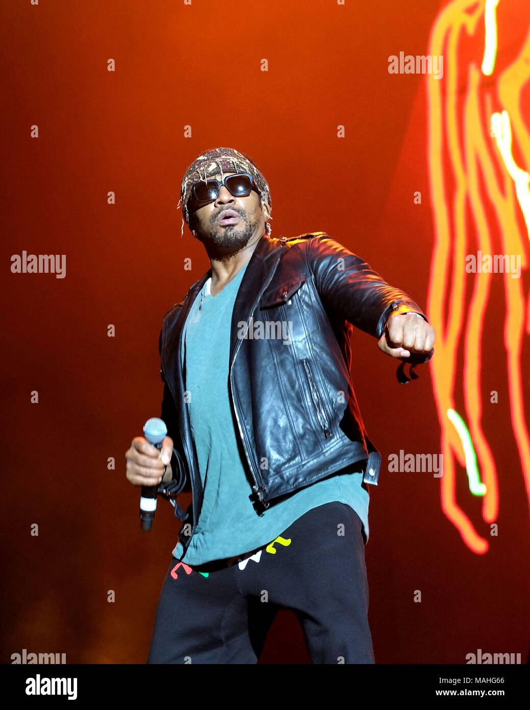 Rap ghetto hi-res stock photography and images - Alamy