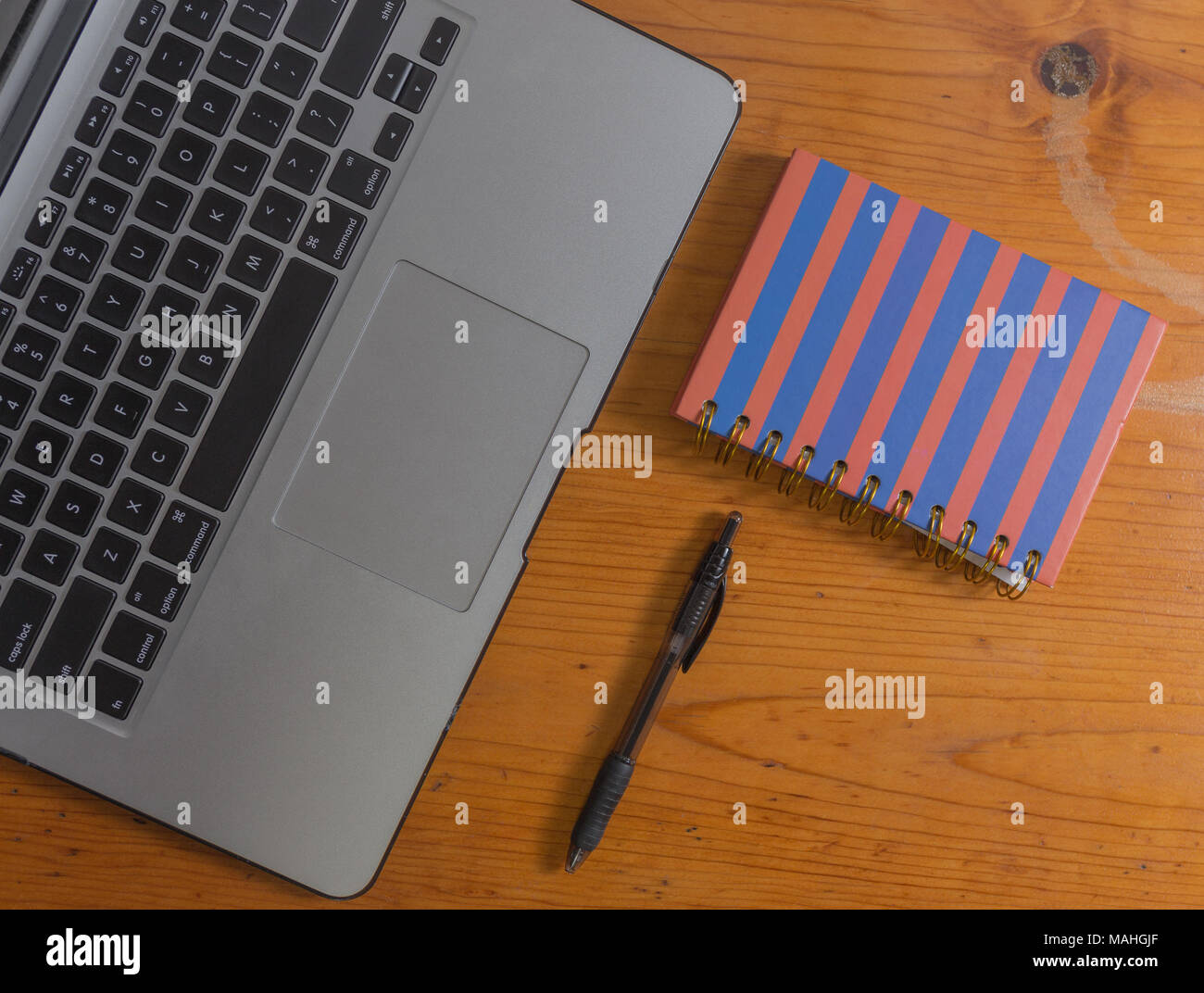 Two hands on mouse hi-res stock photography and images - Alamy