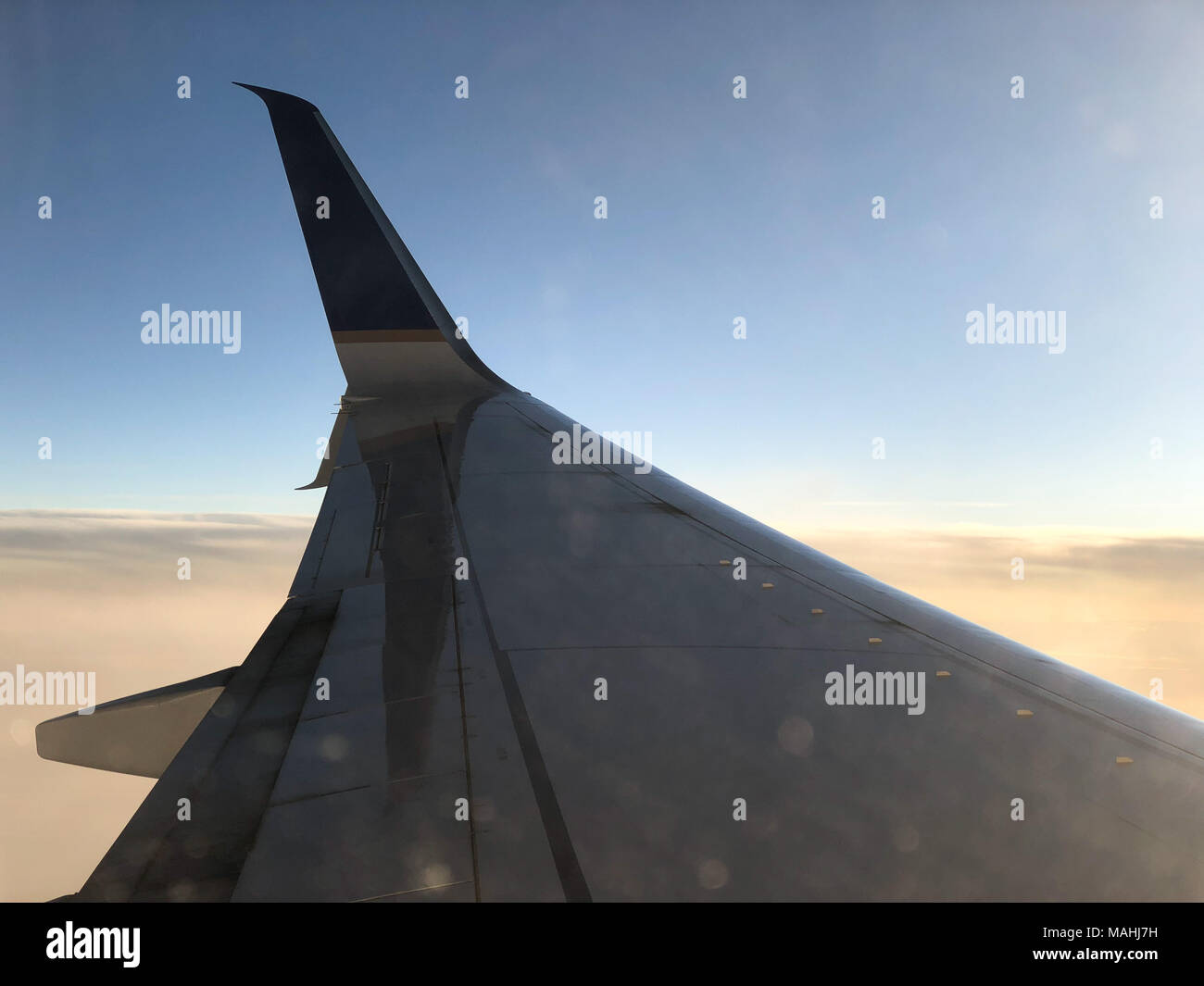 Airplane wing over san hi-res stock photography and images - Alamy