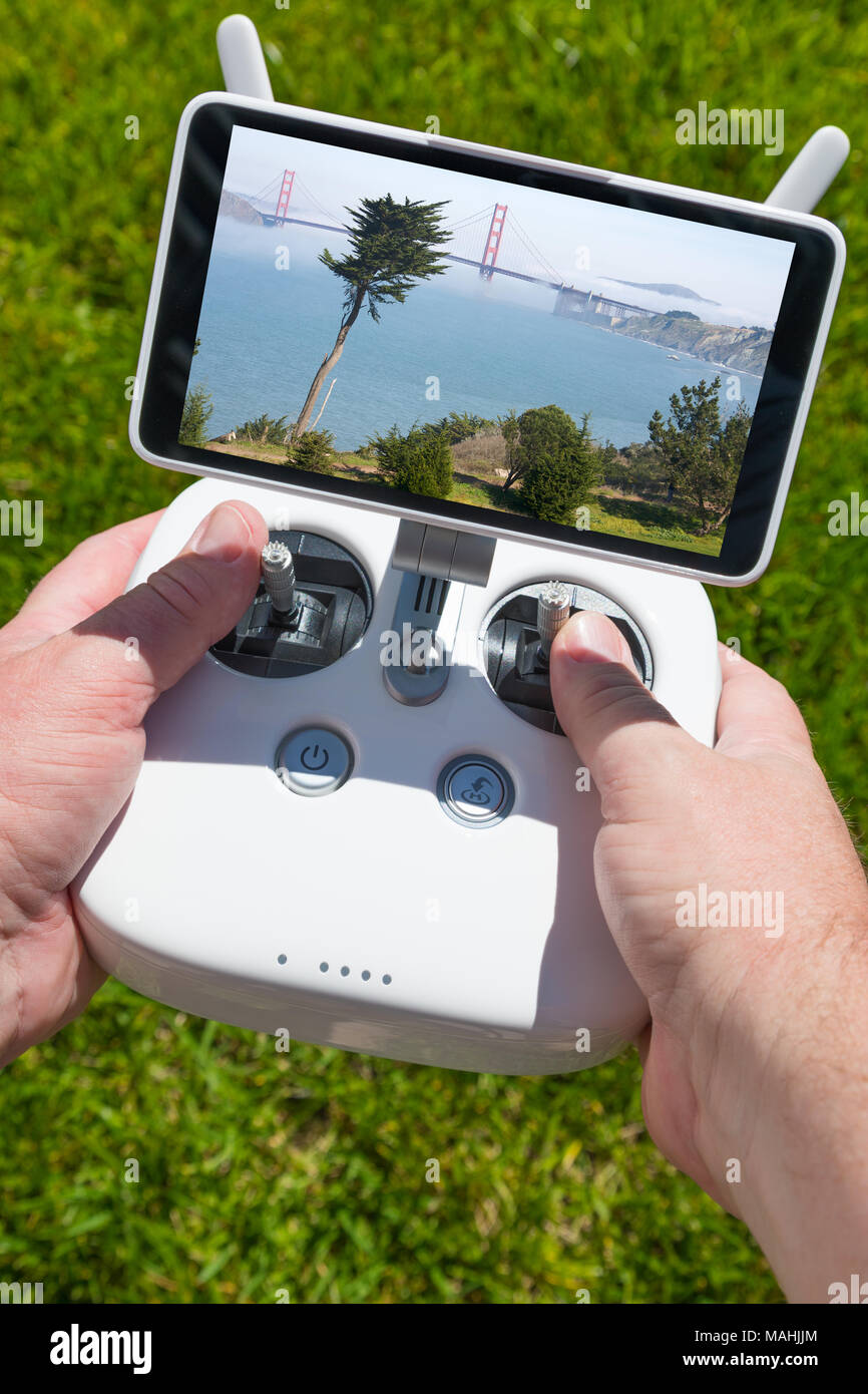 Remote controlled gate hi-res stock photography and images - Alamy