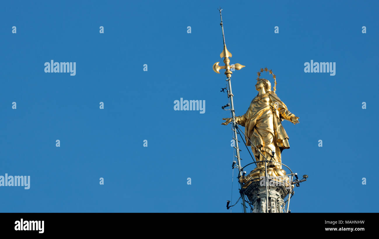 Gold statue of duomo cathedral in milan italy hi-res stock photography ...