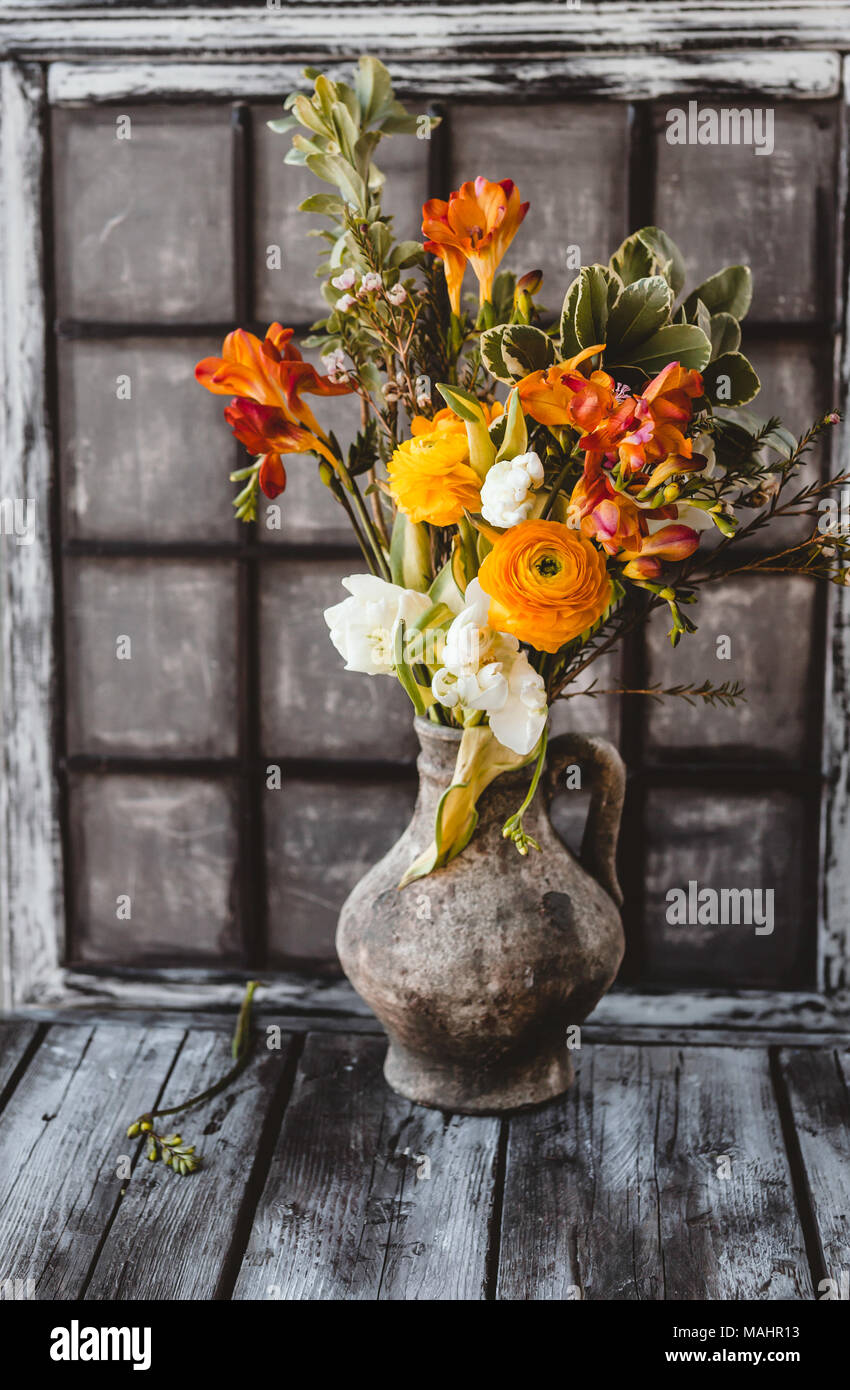 Jug of flowers on table hi-res stock photography and images - Alamy