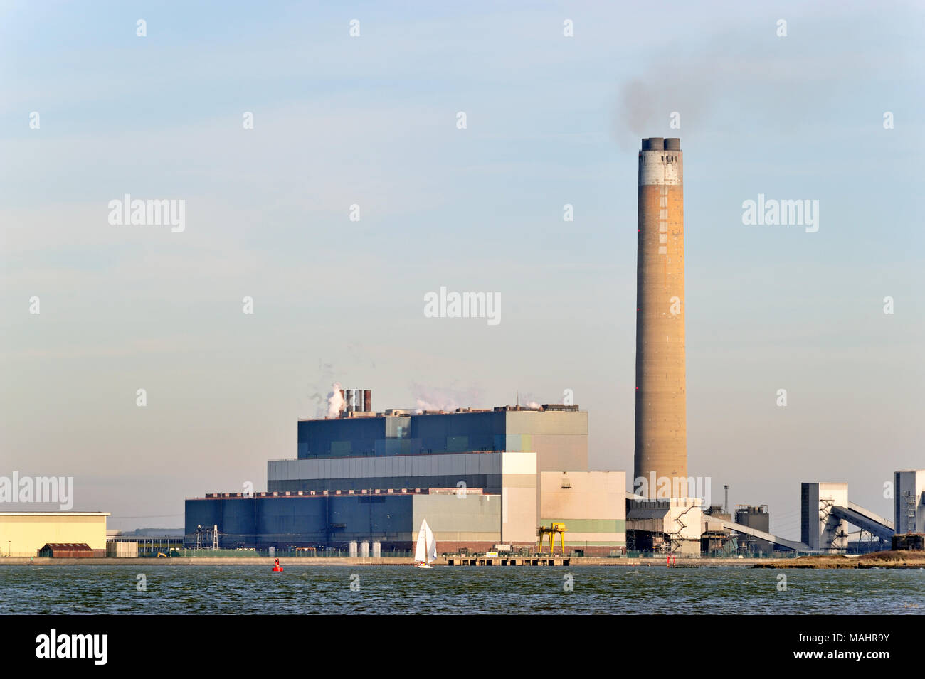 Kingsnorth power station hi-res stock photography and images - Alamy