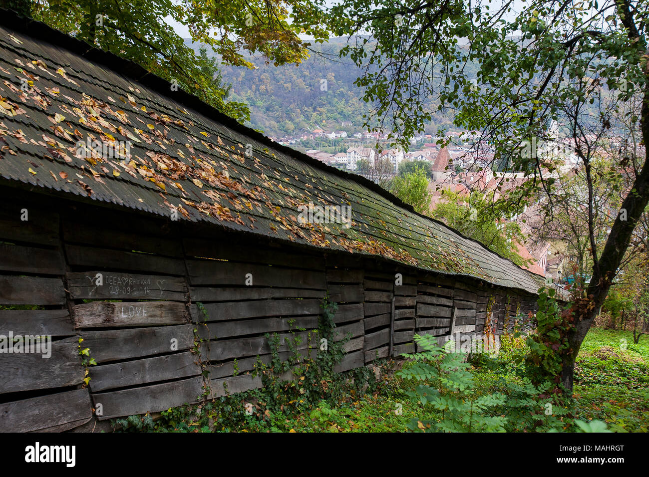 Scara acoperita hi-res stock photography and images - Alamy