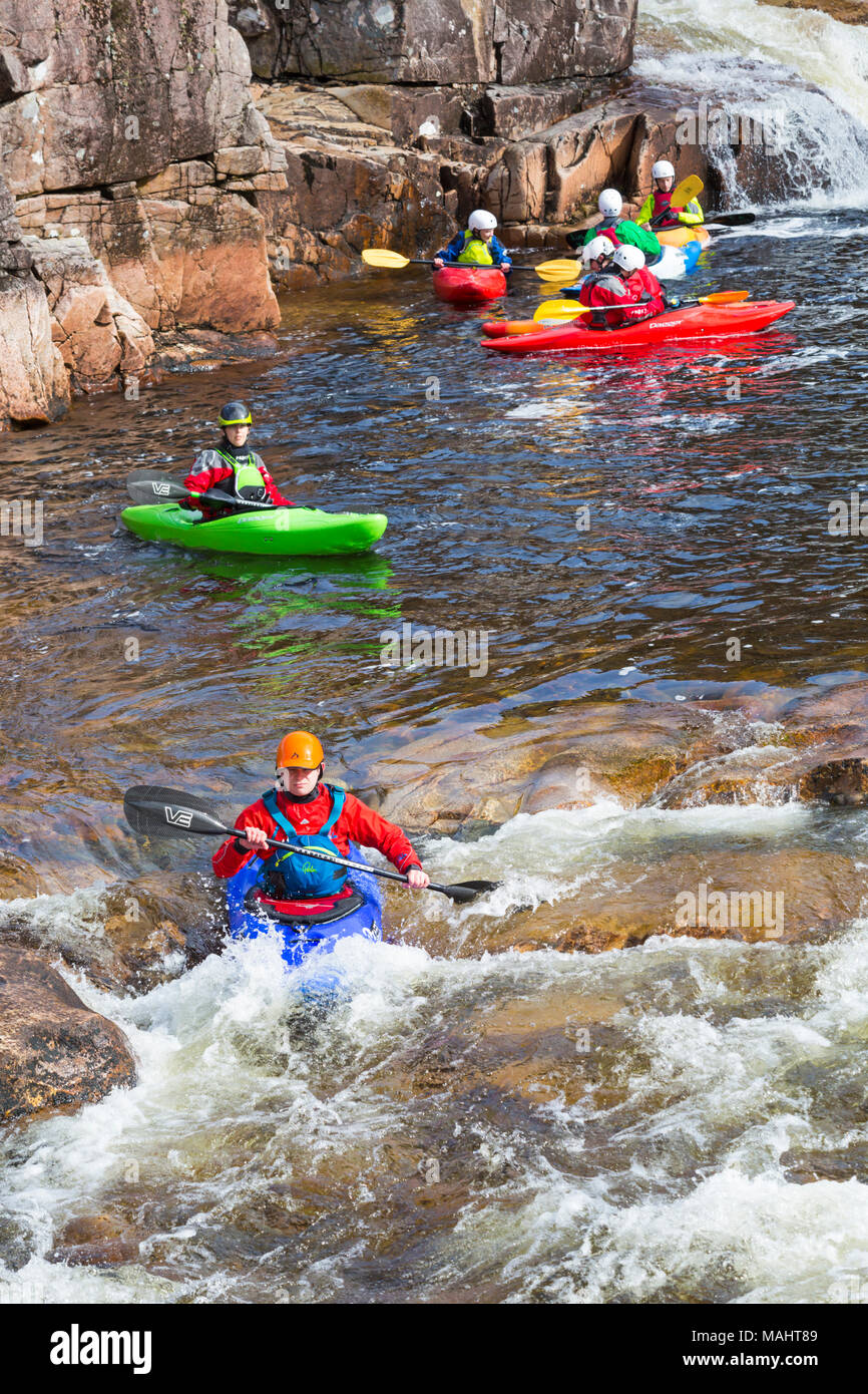 Teen girls kayaking hi-res stock photography and images - Alamy