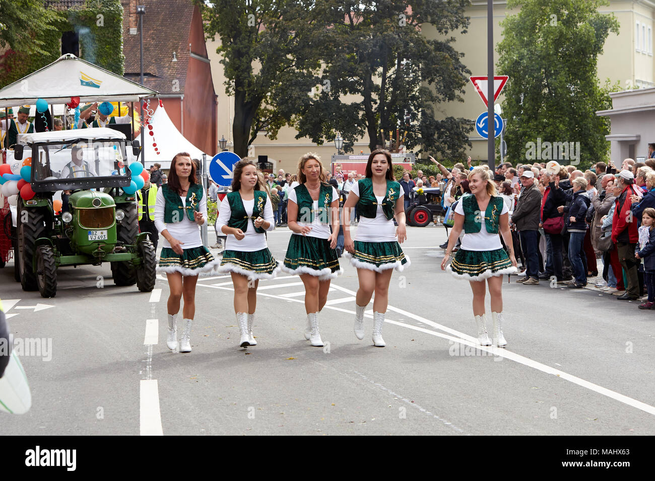 Funkenmariechen hi-res stock photography and images - Alamy