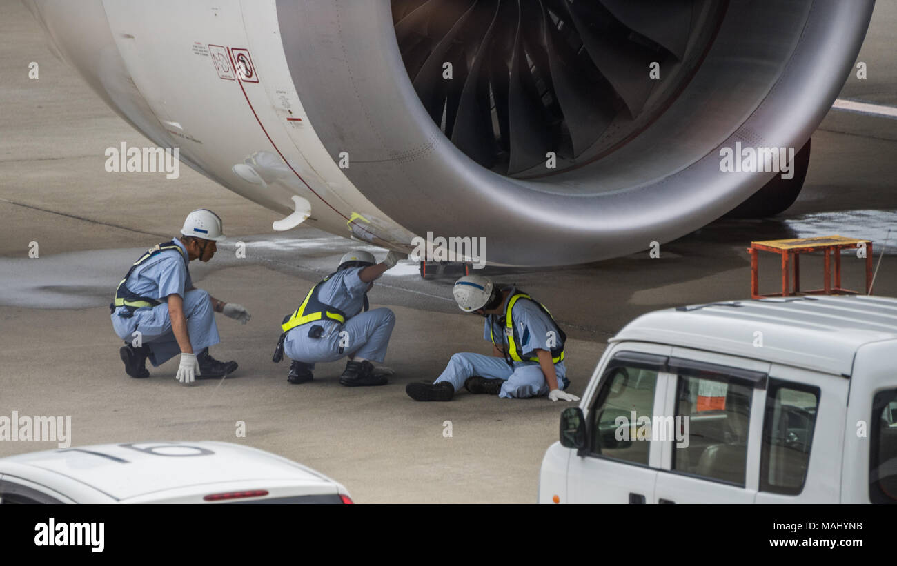Workers opening up doors hi-res stock photography and images - Alamy