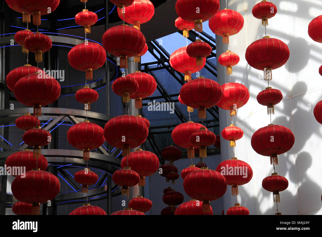 Rows of red Chinese paper laterns Stock Photo - Alamy