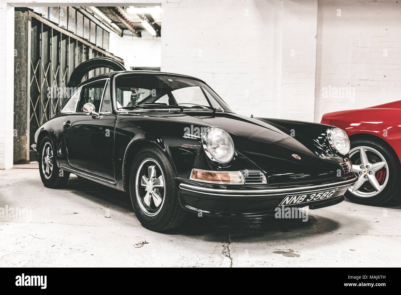 Transport porsche 911 london hi-res stock photography and images - Alamy