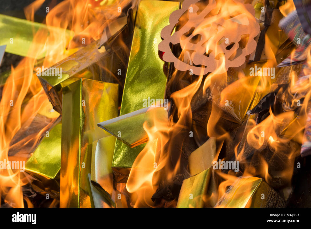 Chinese paper buring in traditional family memorial day Stock Photo - Alamy