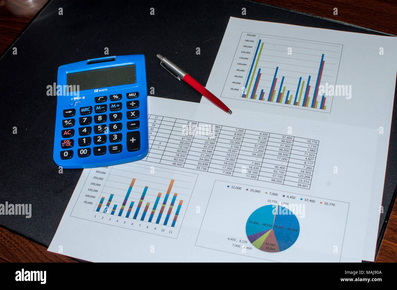 Business document Financial chart and graph Stock Photo - Alamy
