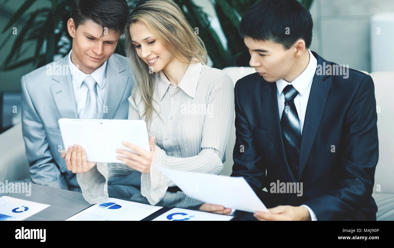 Employee work groups hi-res stock photography and images - Alamy