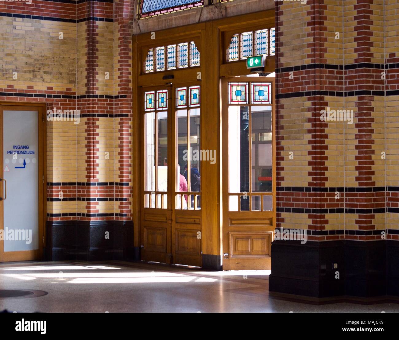 Train yellow doors hi-res stock photography and images - Alamy