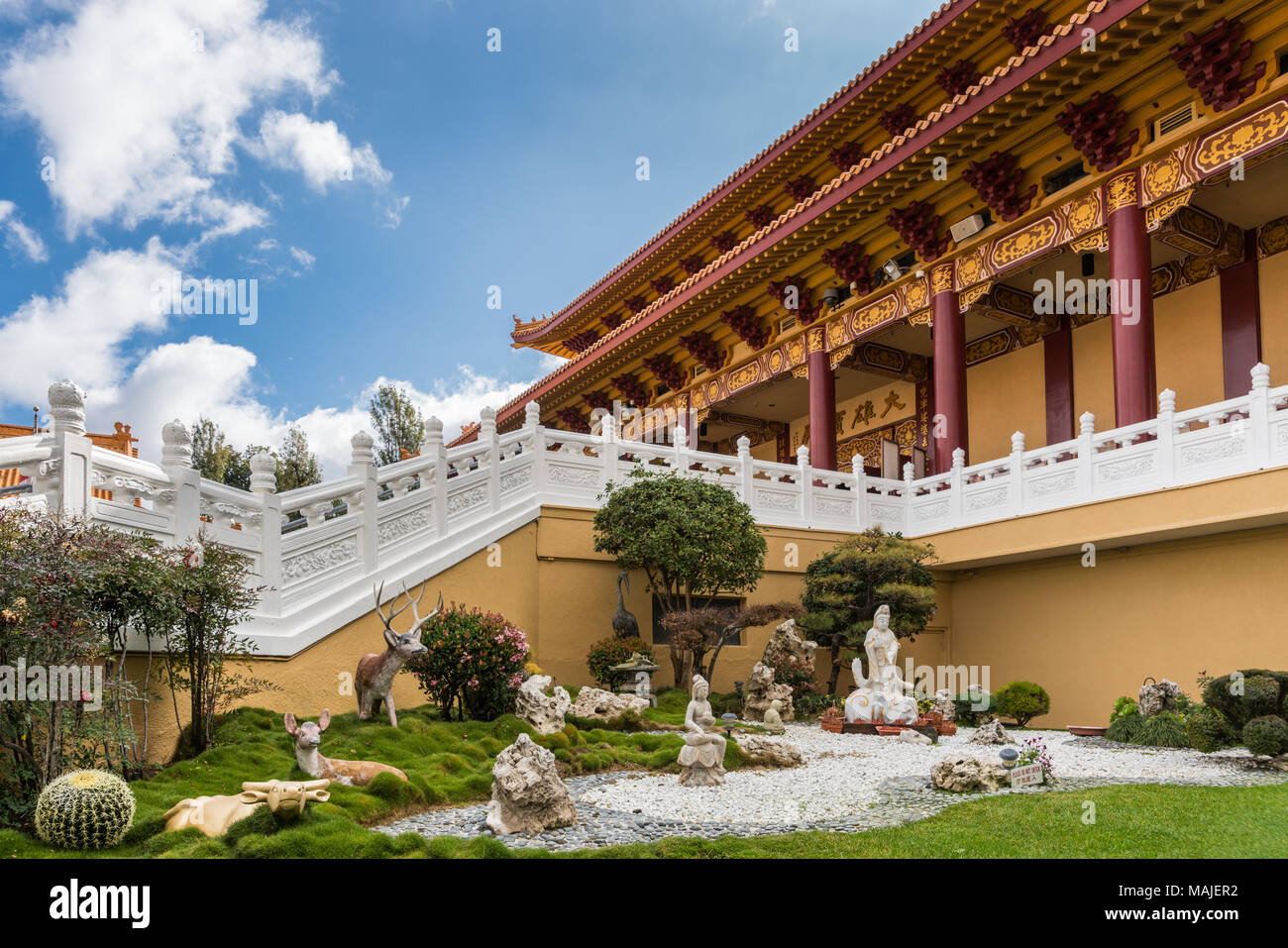 Buddhist temple facade hi-res stock photography and images - Alamy
