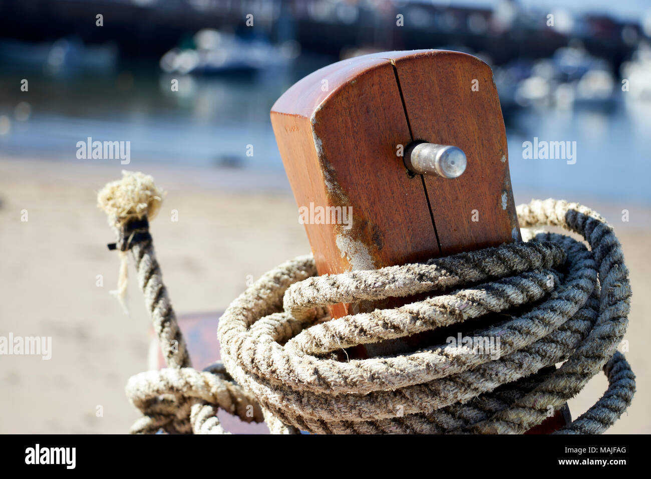Marine bollard mooring rope hi-res stock photography and images - Alamy