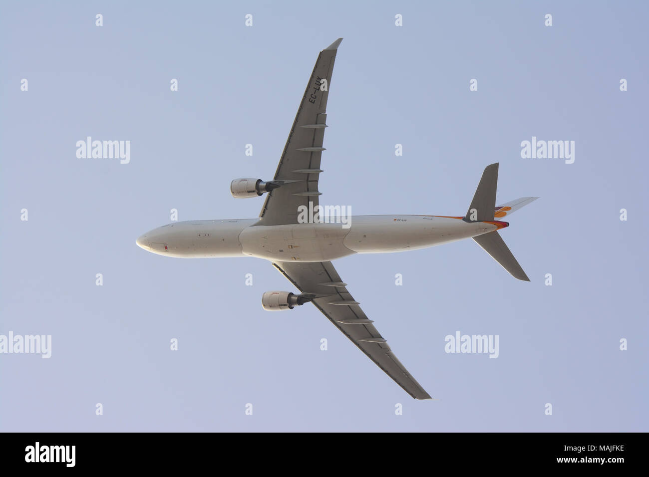 Airplane fly low Stock Photo - Alamy