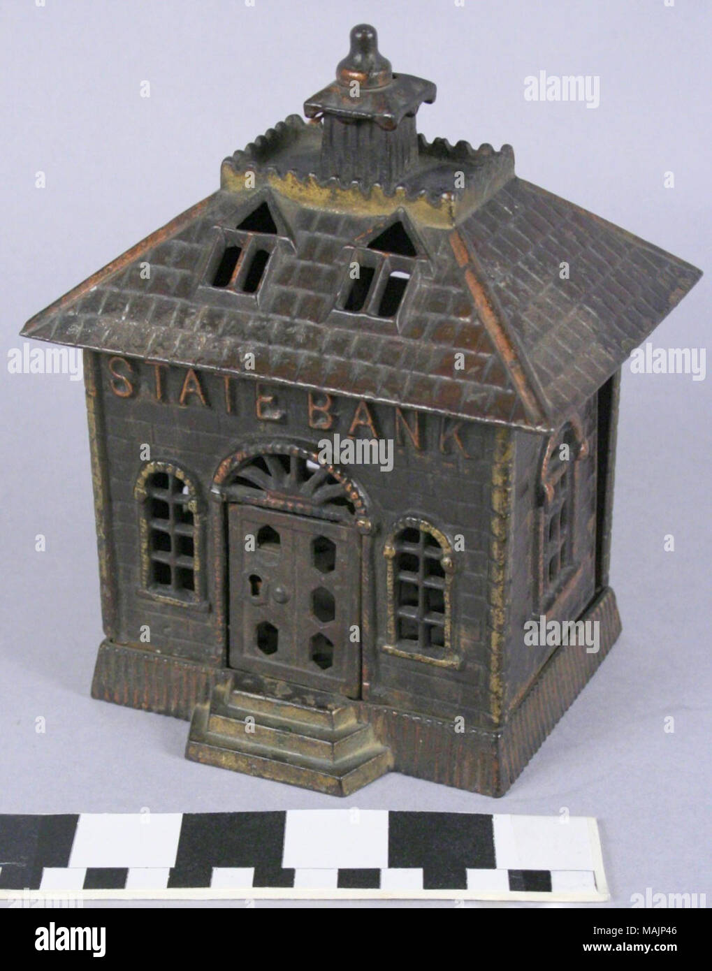 Bank with large windows hi-res stock photography and images - Alamy