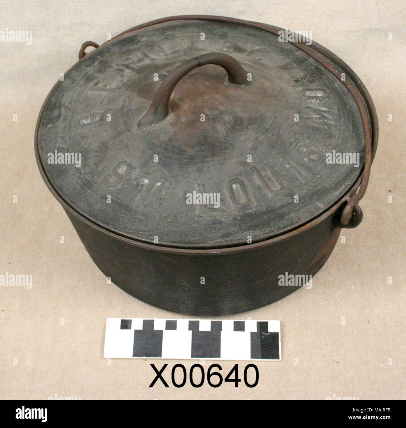 Cast iron G. F. Filley-brand Dutch oven by Excelsior Stove Works, St ...
