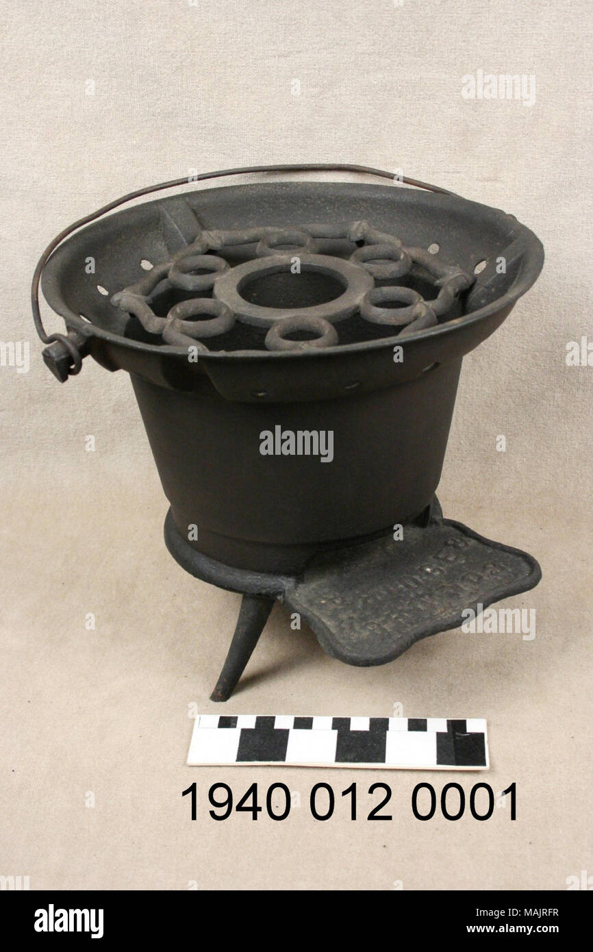 Cast iron stove hi-res stock photography and images - Alamy