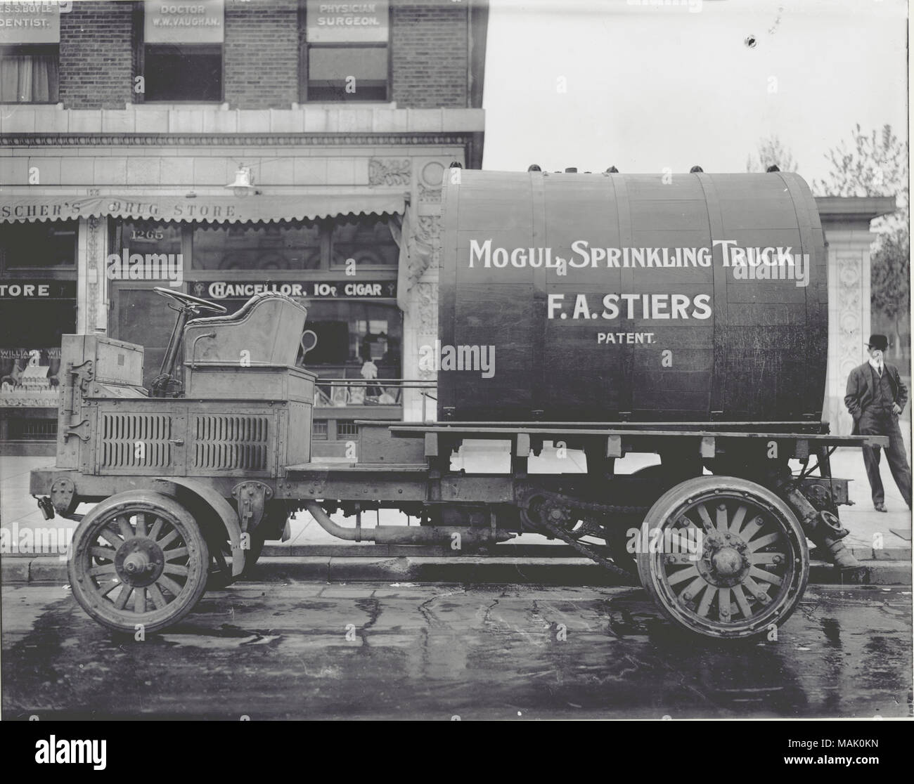 1910s truck hi-res stock photography and images - Alamy
