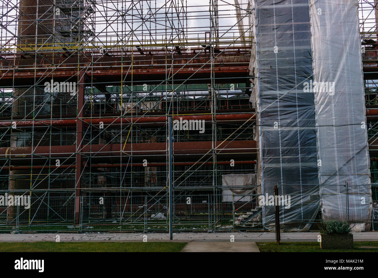 building construction site scaffolding Stock Photo - Alamy