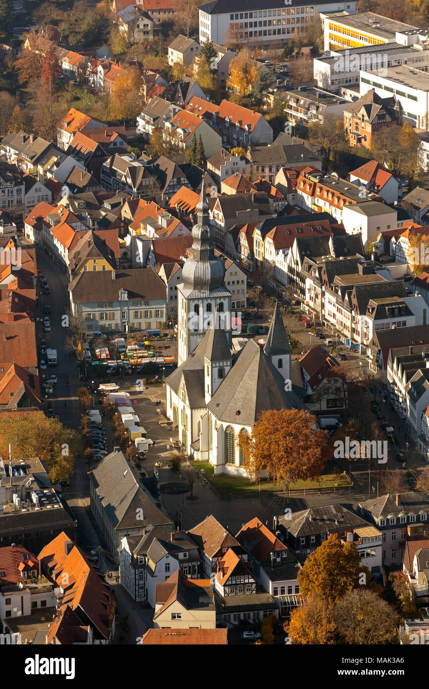 Market square with lippstadt st marys church hi-res stock photography ...