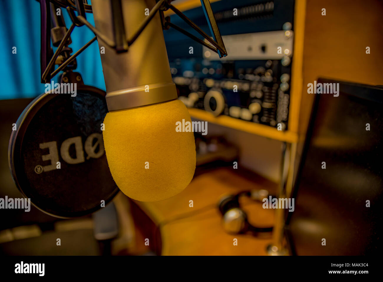 radio station microphone and equipment Stock Photo - Alamy