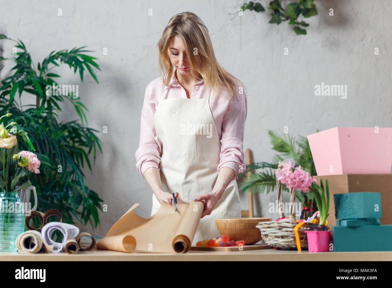 Creating logo hi-res stock photography and images - Alamy