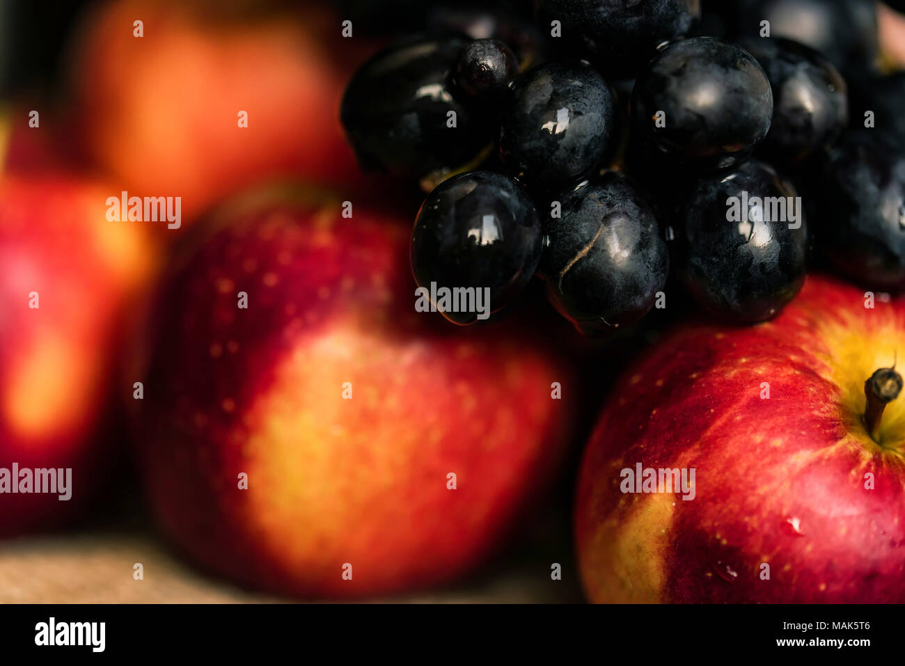 Red apple grapes close hi-res stock photography and images - Alamy