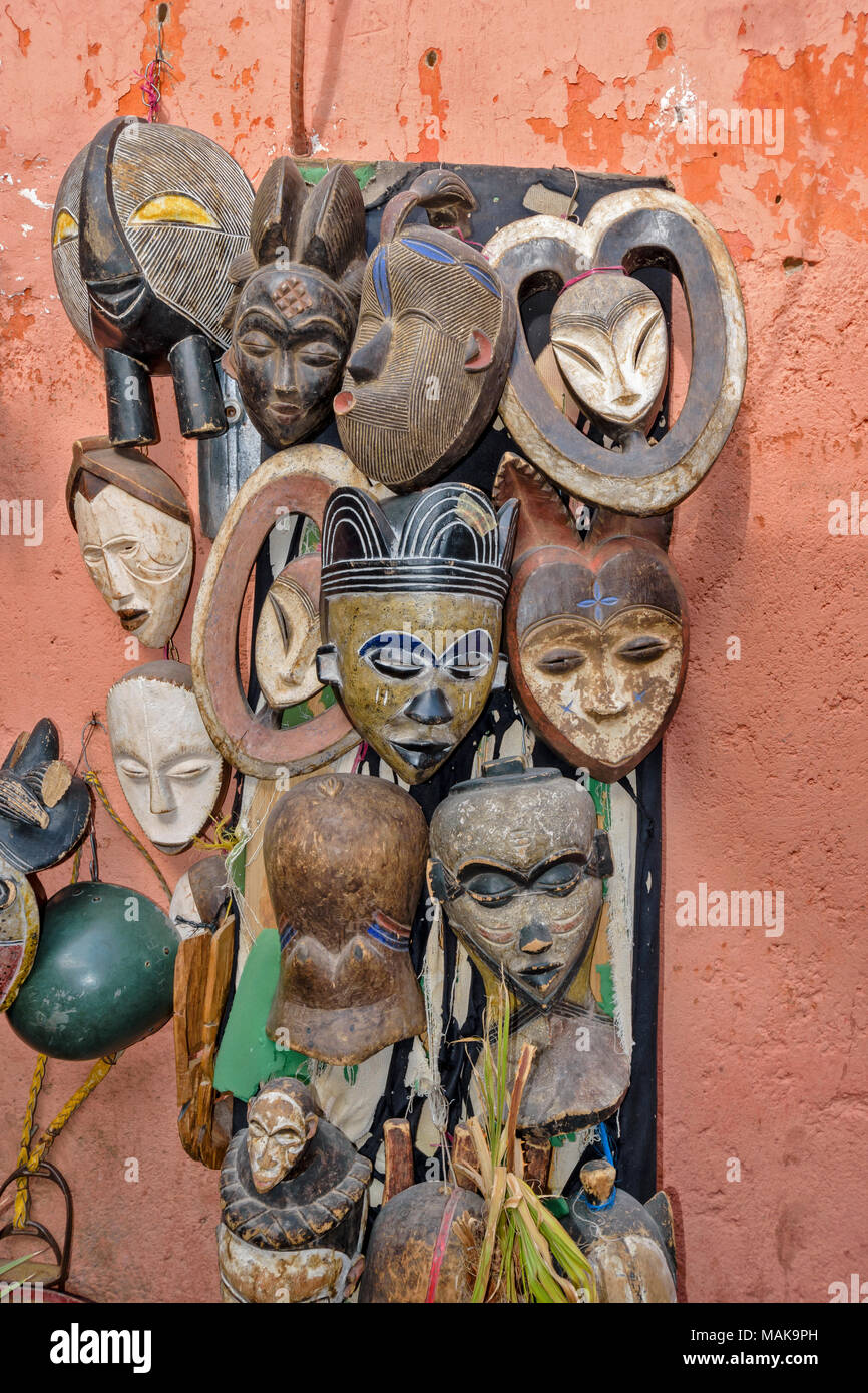 Tribal masks hi-res stock photography and images - Alamy
