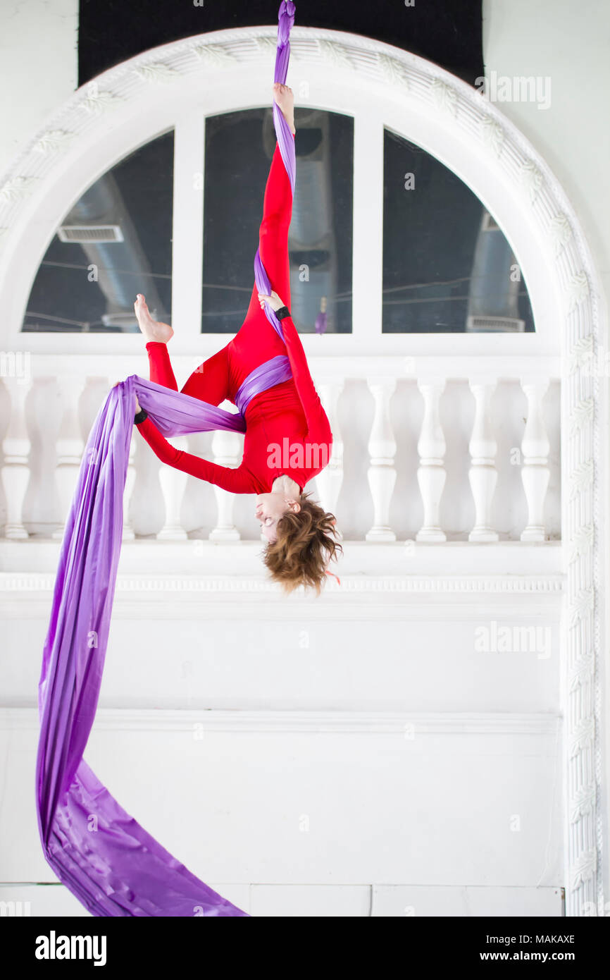 Acrobatic costume hi-res stock photography and images - Alamy