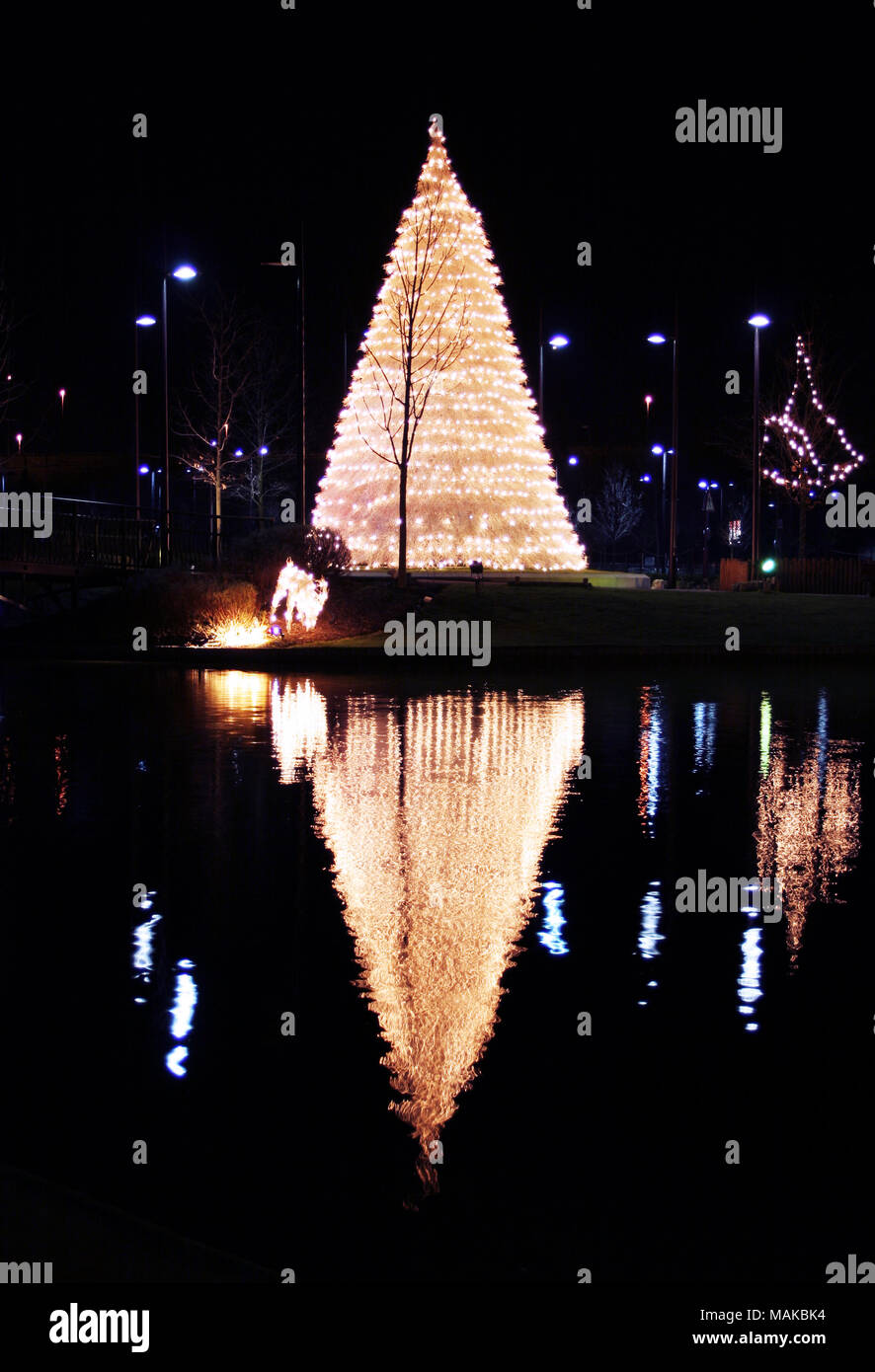 Large christmas tree hi-res stock photography and images - Alamy