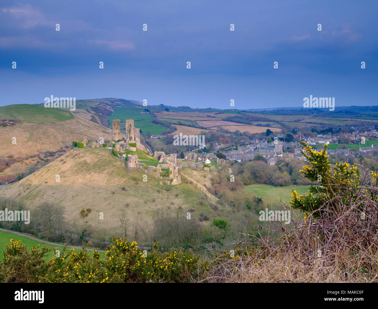 Corfe castle dorset scenic hi-res stock photography and images - Alamy