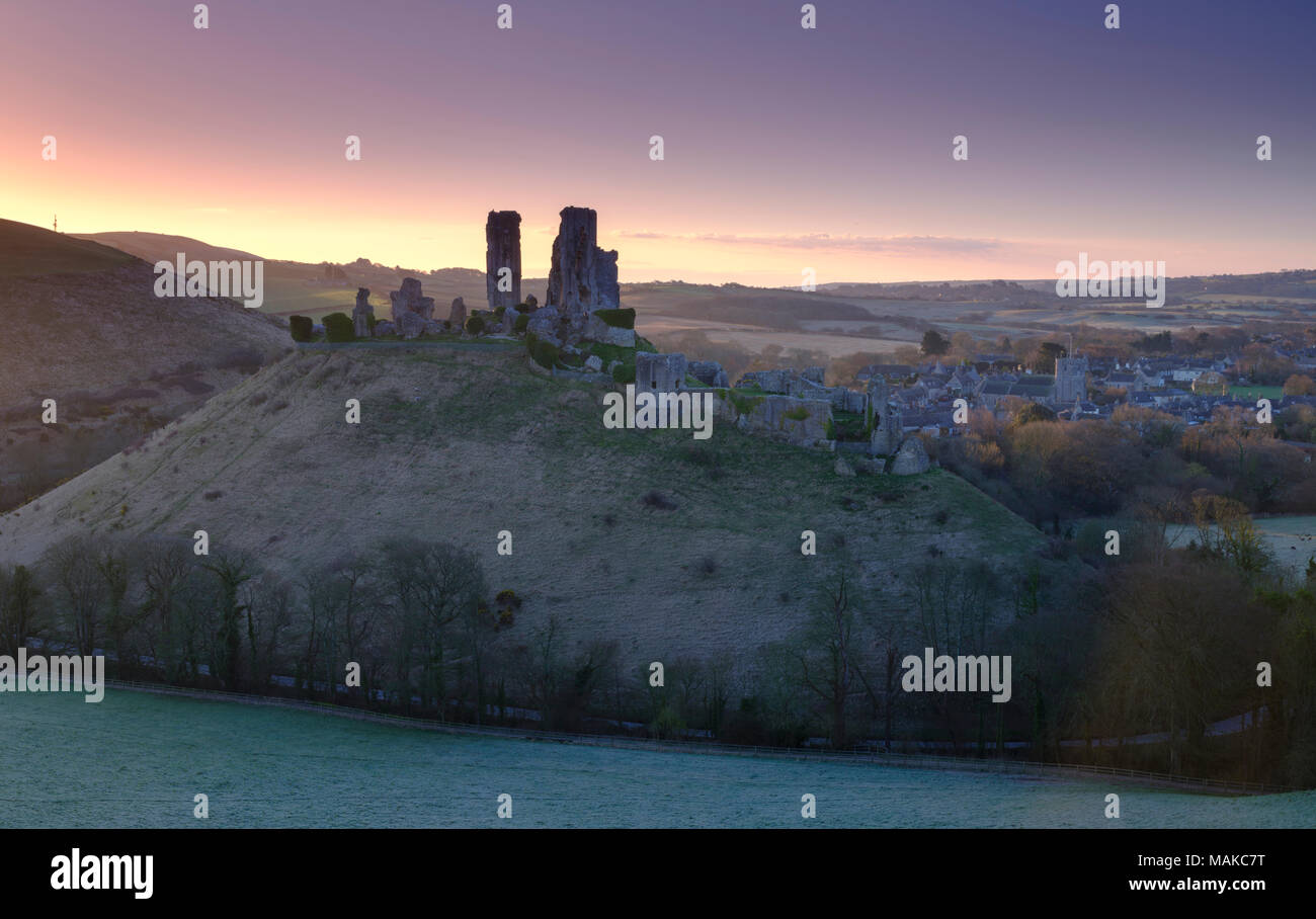 Spring sunrise over Corfe Castle, Purbeck, Dorset, UK Stock Photo - Alamy