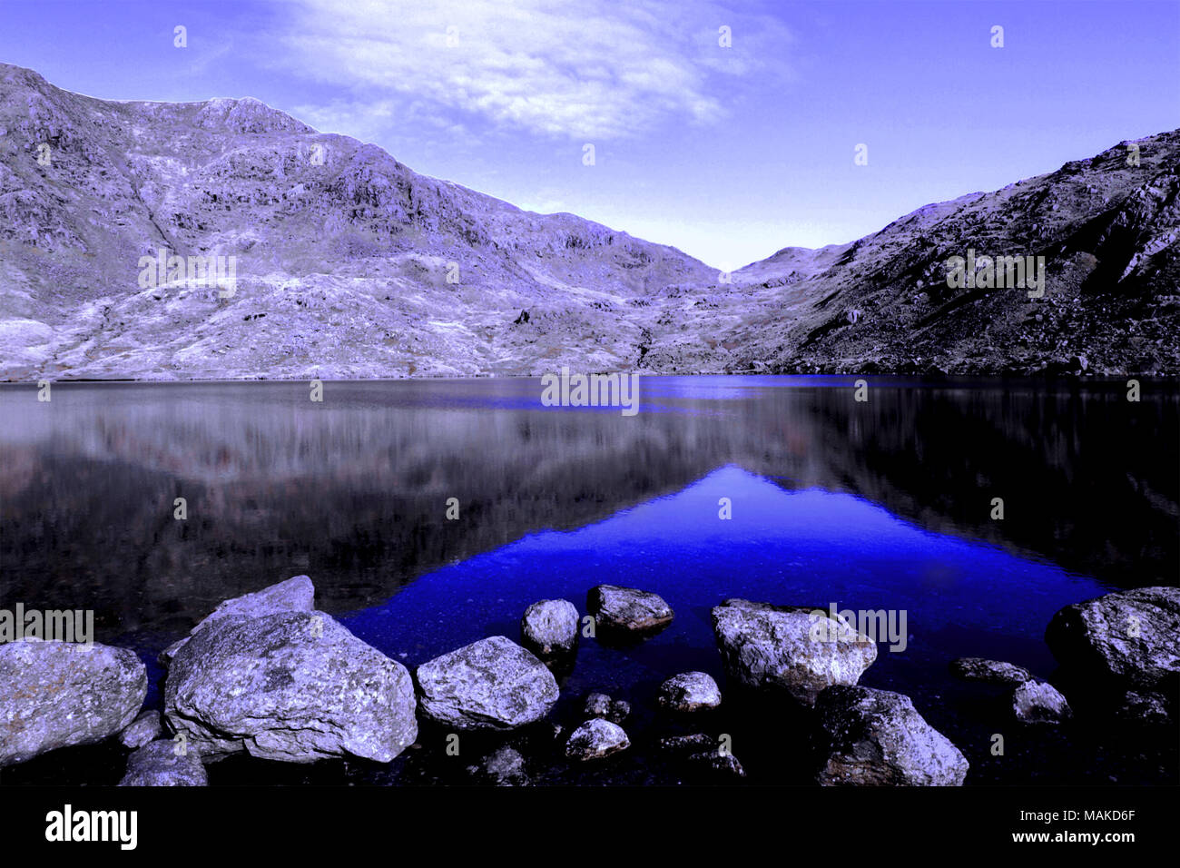 Hanging valley lake hi-res stock photography and images - Alamy