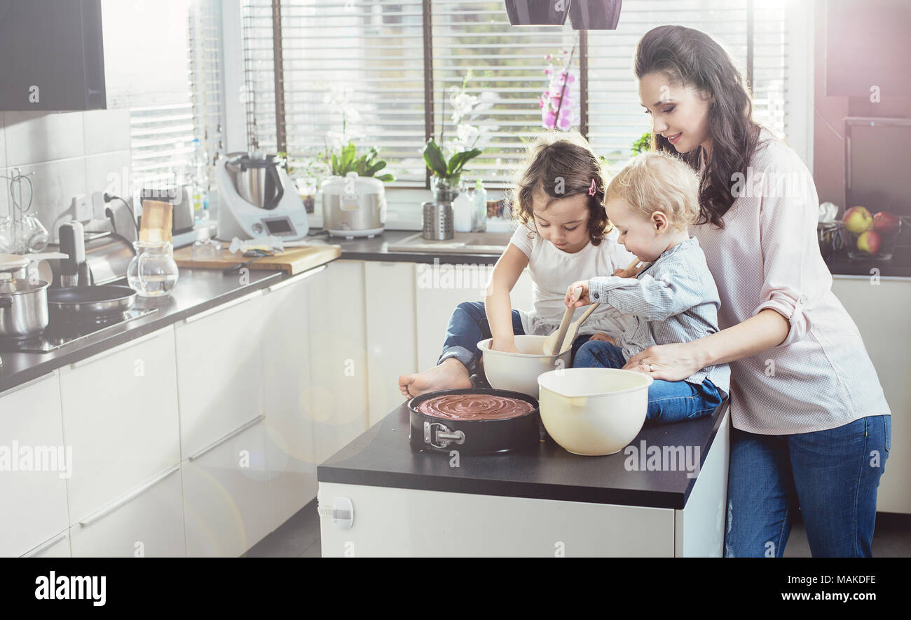 Family mother making breakfast children hi-res stock photography and ...