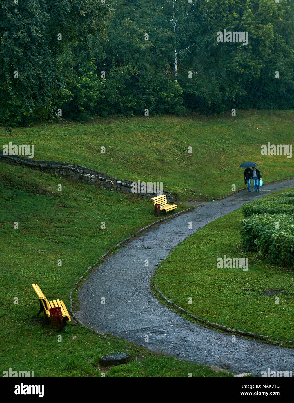 People walking in heavy rain hi-res stock photography and images - Alamy