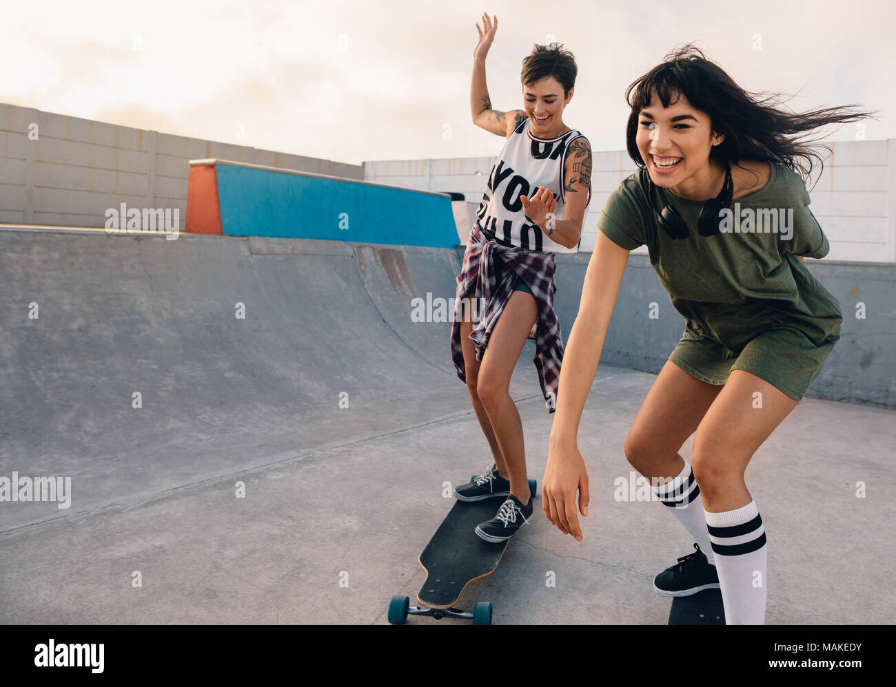 Two girls with skateboards hi-res stock photography and images - Alamy