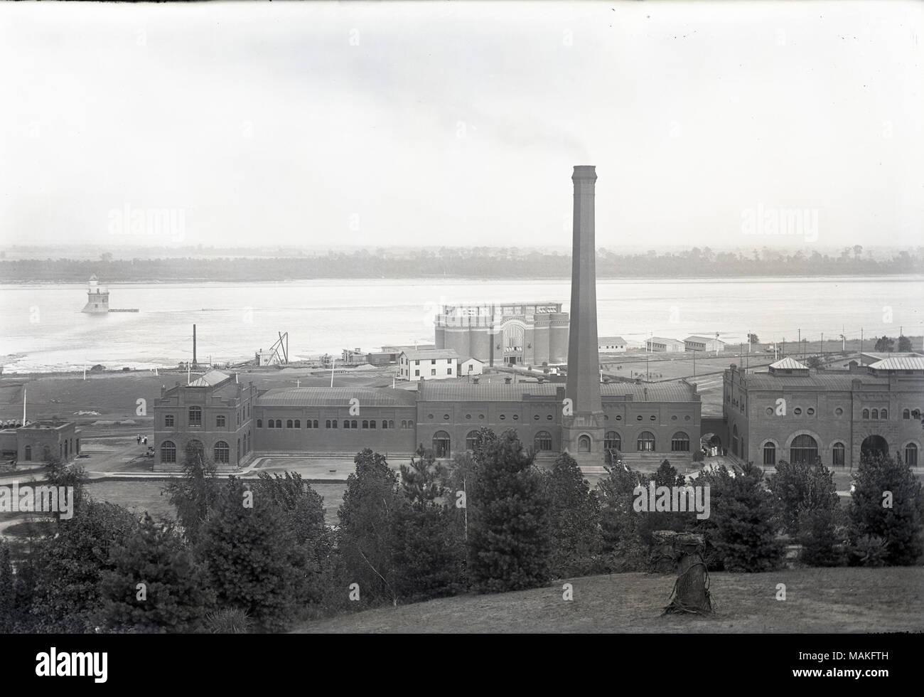 Horizontal, black and white view of the Chain of Rocks Water Works ...