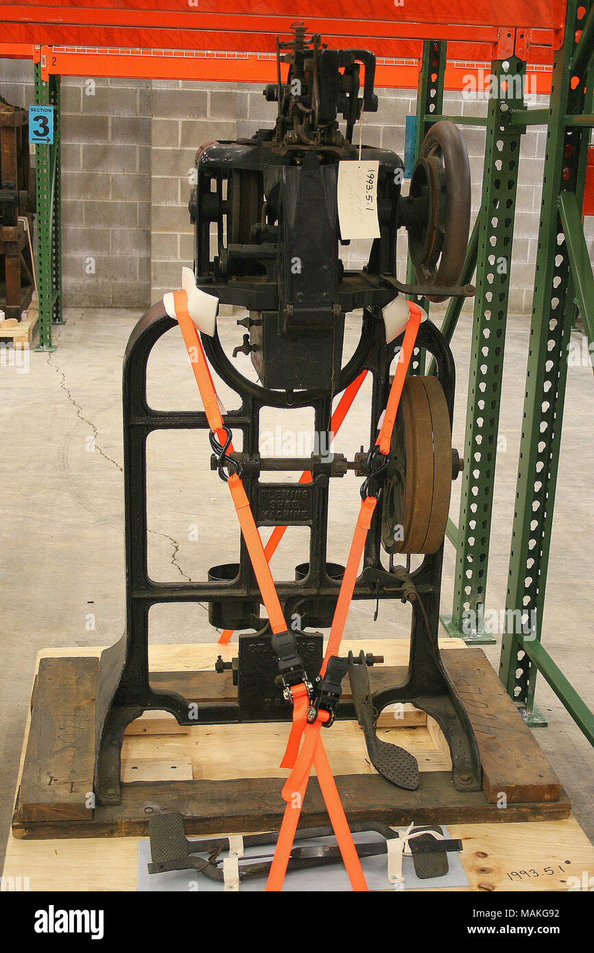 The cast iron 'Fleming' Machine for shoe repair by St. Louis's Landis ...