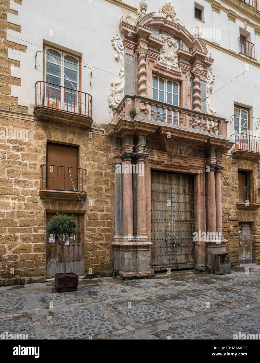 Spanish street wooden doors hi-res stock photography and images - Alamy
