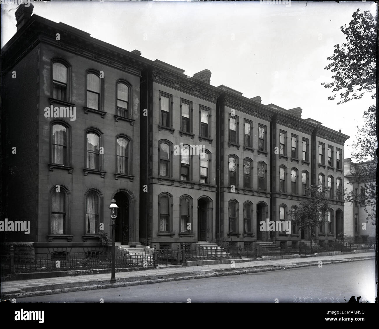 1900 building three story hi-res stock photography and images - Alamy