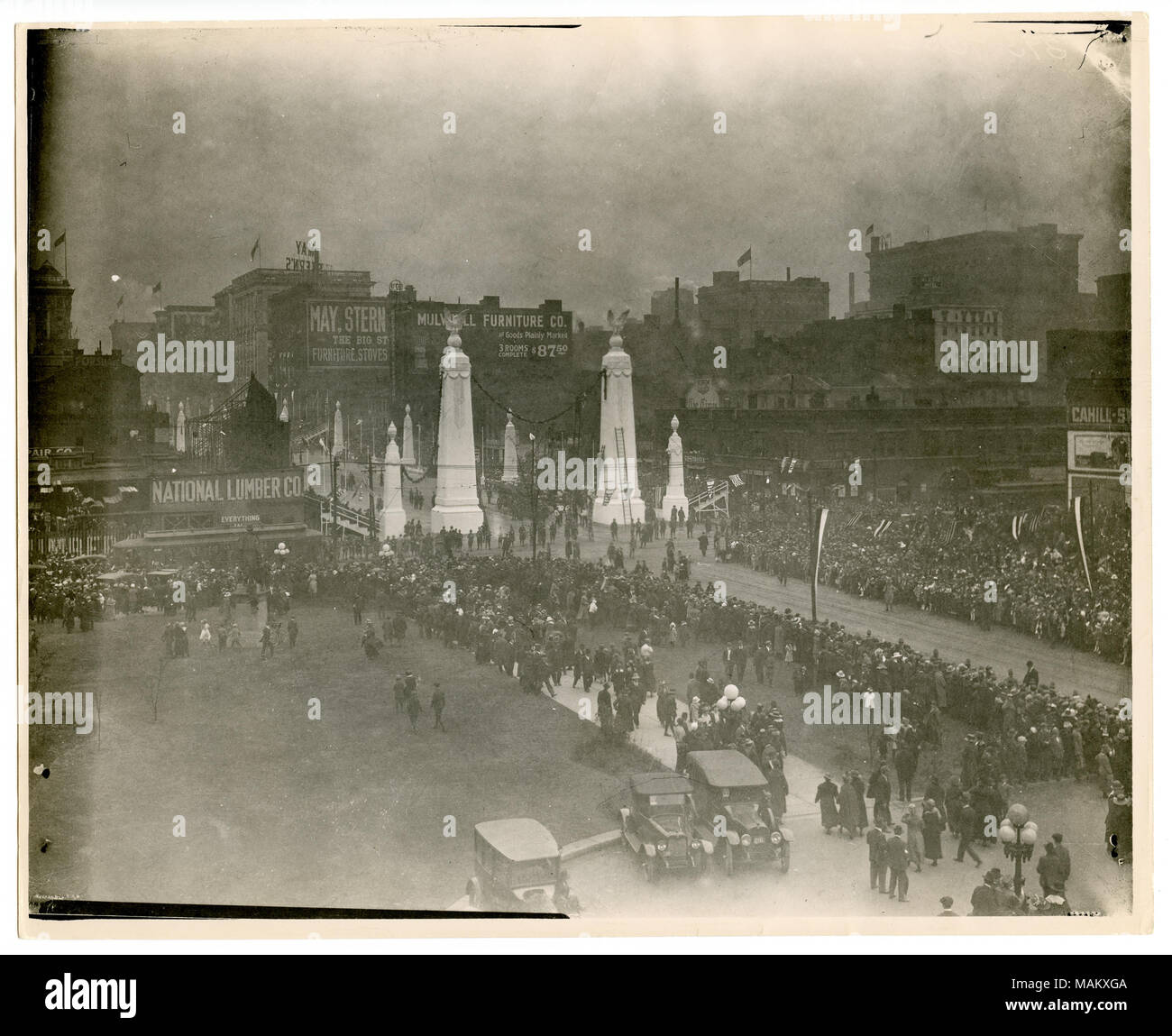 Horizontal, black and white photograph of a parade for World War I ...