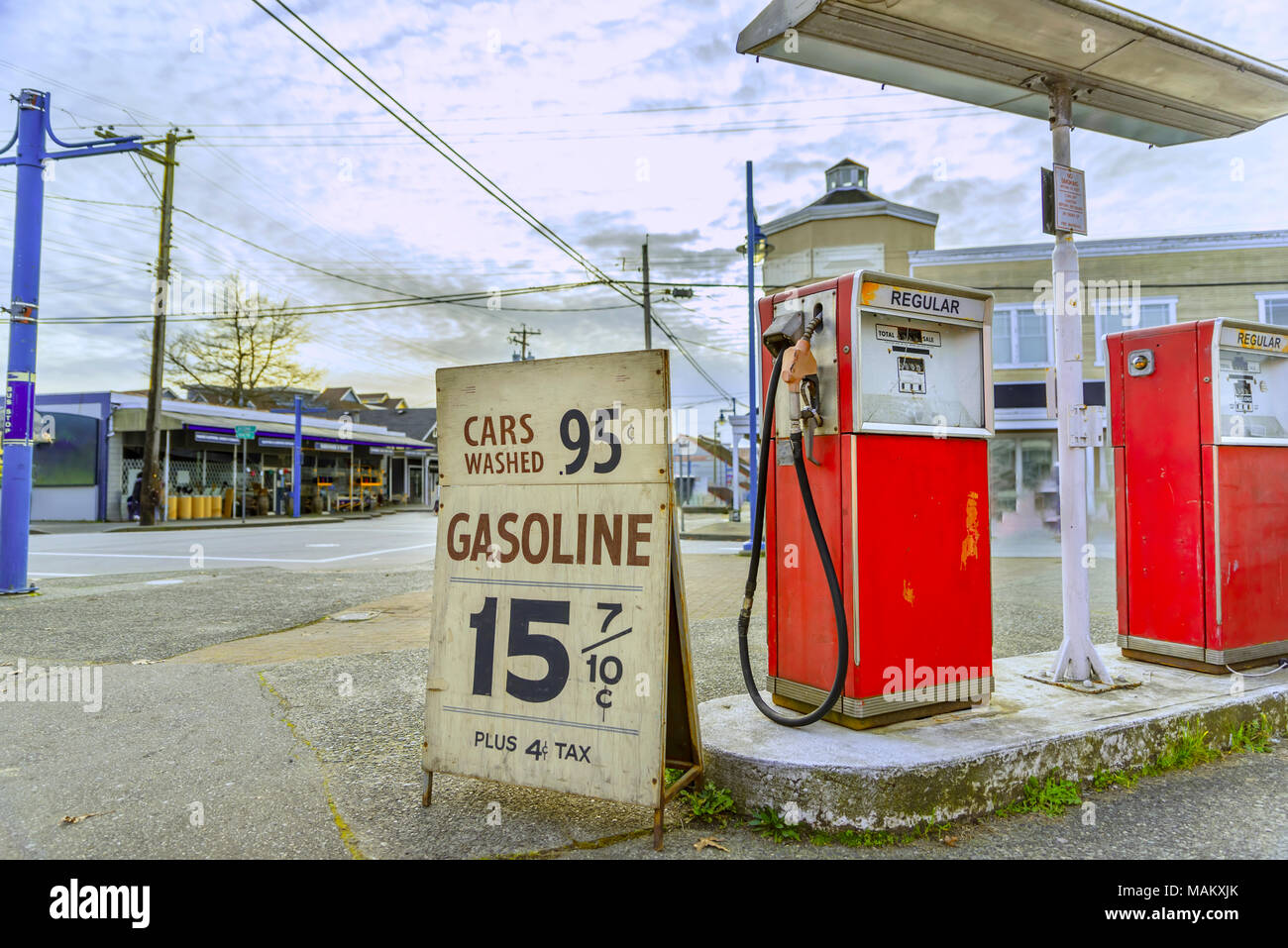 Old gas station hi-res stock photography and images - Alamy
