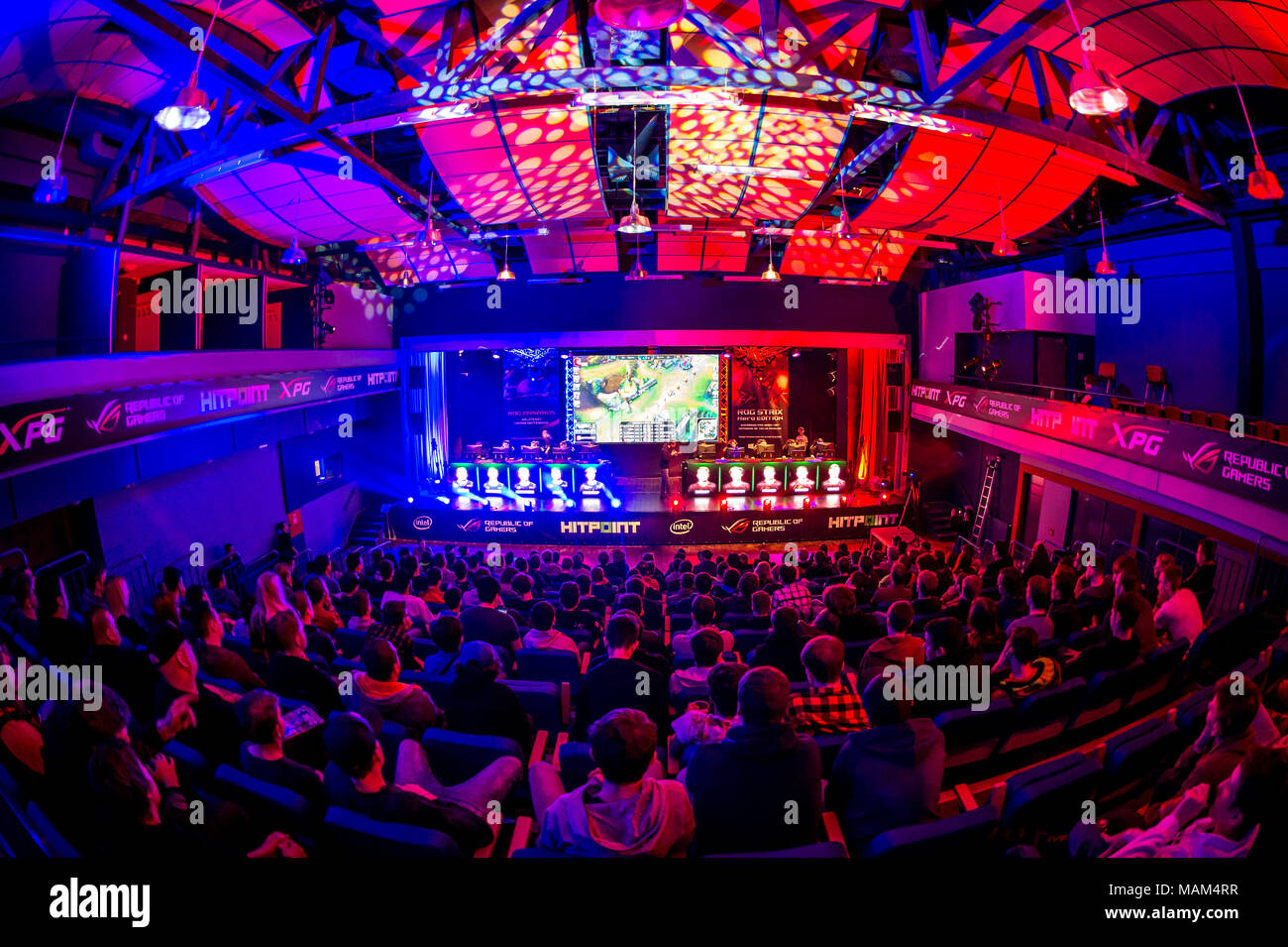 League of legends hi-res stock photography and images - Alamy