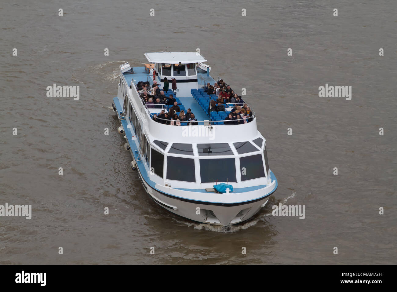 London, UK. 3rd April 2018. UK Weather: Dull and miserable day over the ...