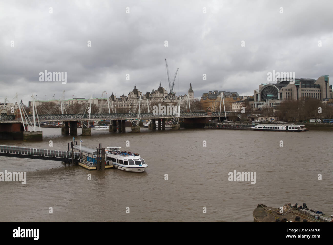 London, UK. 3rd April 2018. UK Weather: Dull and miserable day over the ...