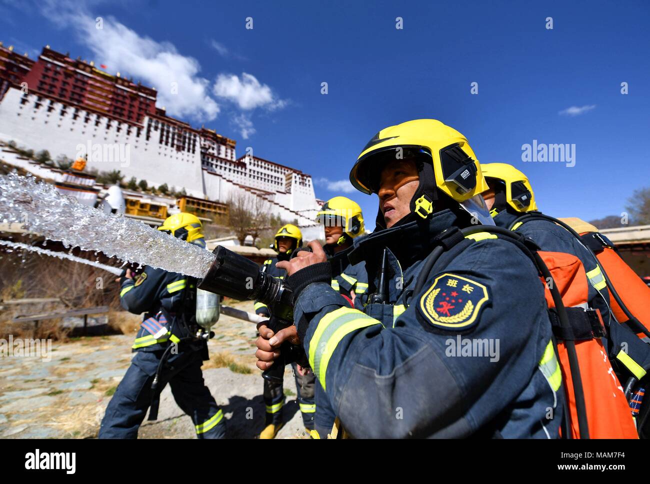 (180403) -- BEIJING, April 3, 2018 (Xinhua) -- Firefighters take part ...