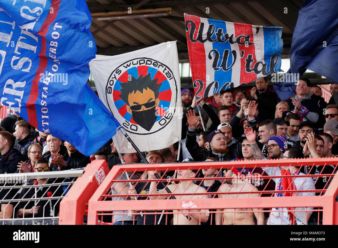 Football crowd flag stand hi-res stock photography and images - Alamy