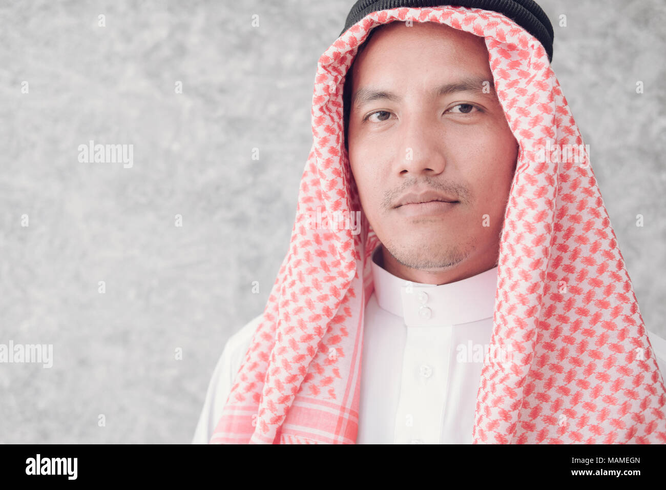 Arab saudi emirates business man hi-res stock photography and images ...